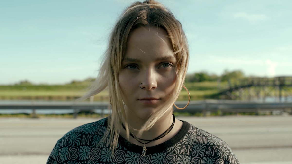 Episode 1 Opening Scene: Raylan and Willa's Run-In