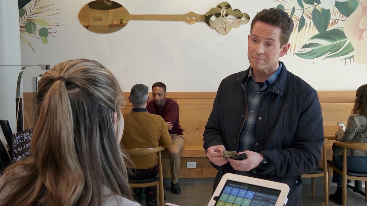 S16 Ep. 8: Dennis Orders a Boba Tea